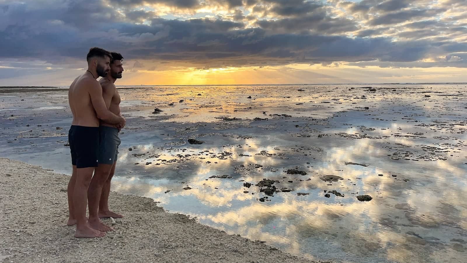 Tears of joy! Snorkeling with manta rays on Lady Elliot Island in ...